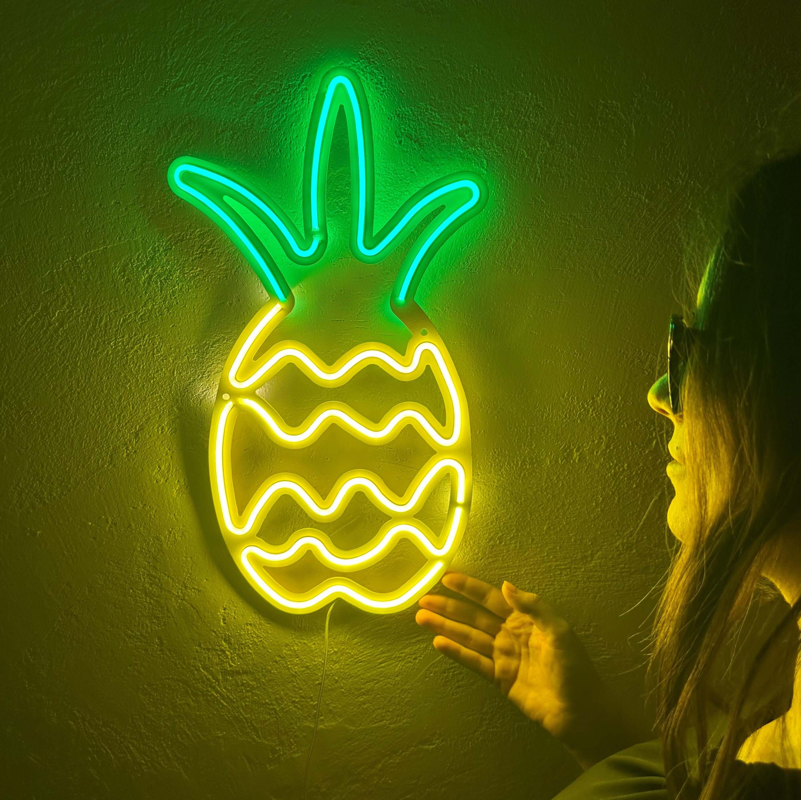 Pineapple Neon Metal Sign – Dekadron